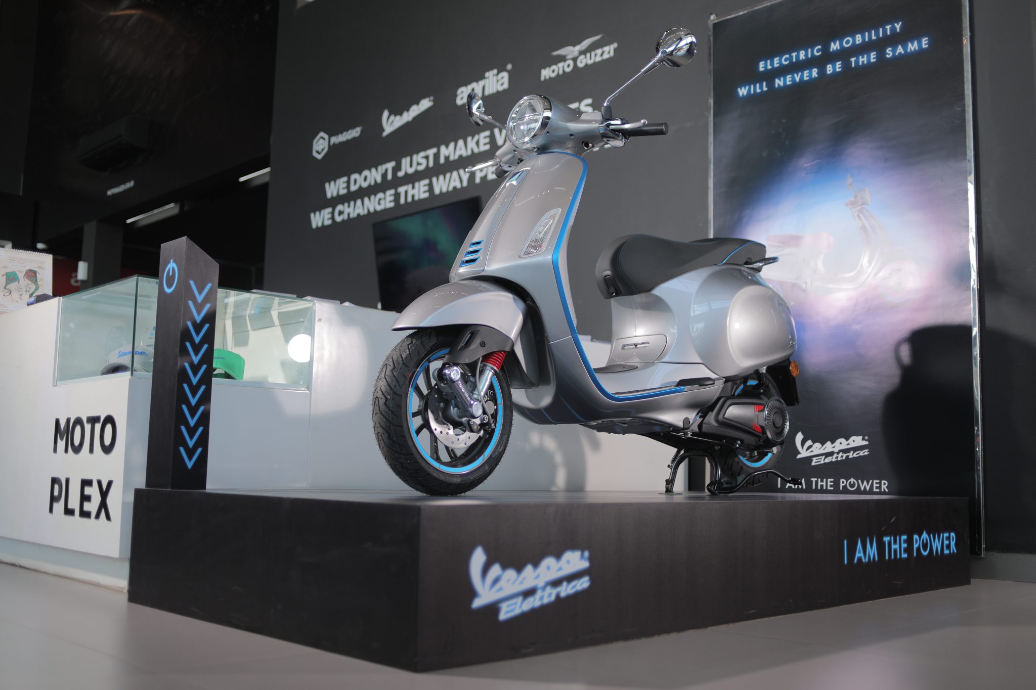 Motomobi News | Vespa Elettrica Sudah Bisa Dicoba di Plaza Senayan! - Motomobi News
