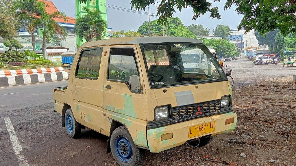 Motomobi News | Deretan Mobil Angkutan Umum Legendaris di Indonesia ...