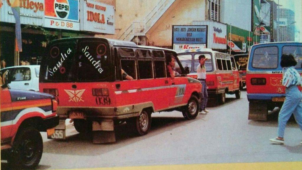 Motomobi News | Deretan Mobil Angkutan Umum Legendaris di Indonesia ...