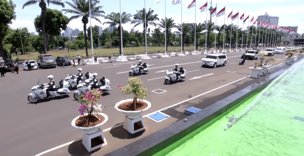 Motomobi News | Maung MV3 Garuda Limousine - Motomobi News