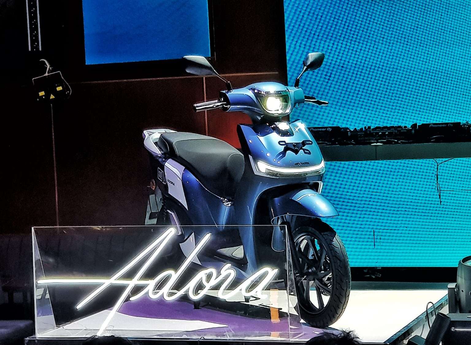 Motomobi News | Indomobil Group Luncurkan Motor Listrik Adora ...