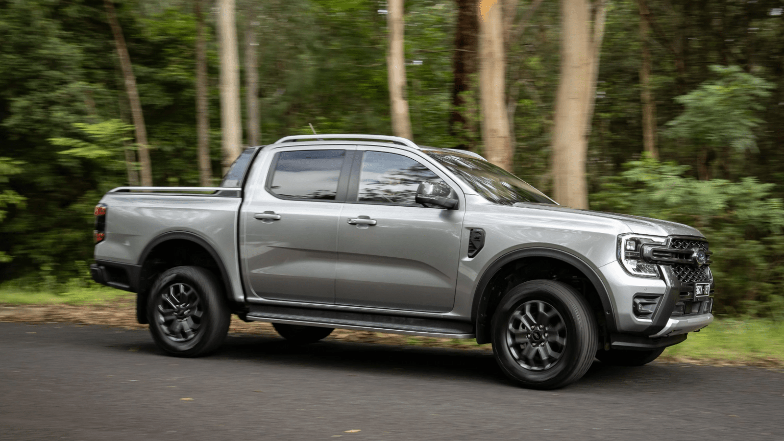 Motomobi News | Daftar Harga Mobil Double Cabin Terbaru 2025